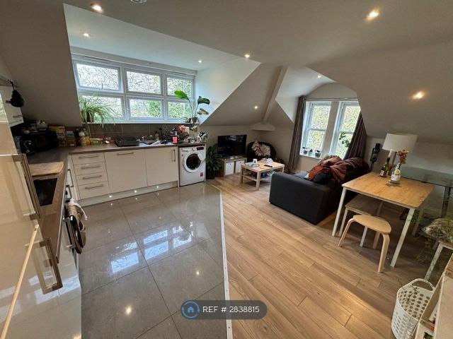 Headingley Lane, Leeds LS6, 2 bed flat to rent, £1,300 pcm | PrimeLocation