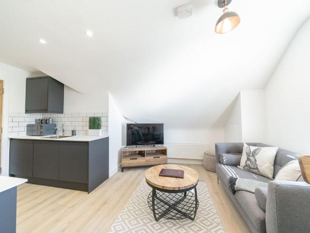 Headington OX3, 2 bed flat to rent, £4,343 pcm | PrimeLocation