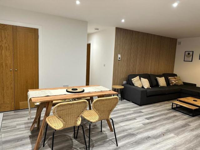 Headington OX3, 2 bed flat to rent, £6,099 pcm | PrimeLocation