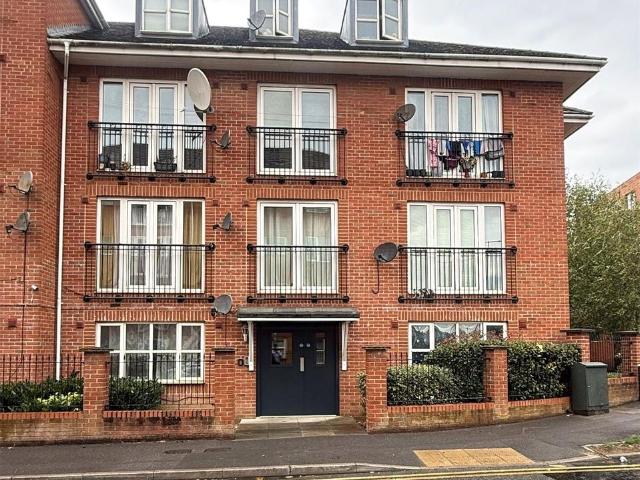 Headington Place, Mill Street. 2 bed flat to rent £1,550 pcm £358 pw