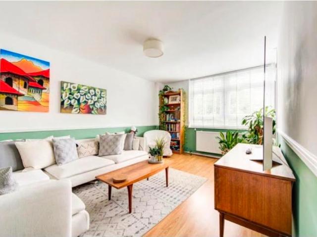 Headlam Street, London E1, 3 bed maisonette to rent, £3,150 pcm | PrimeLocation