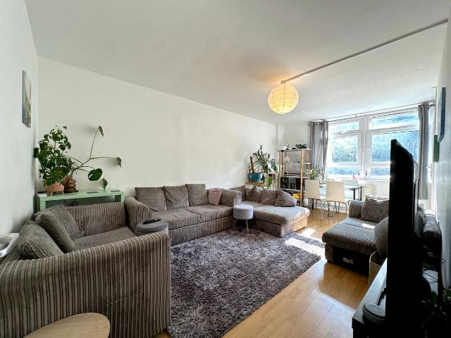 Headlam Street, London E1, 3 bed maisonette to rent, £3,300 pcm | PrimeLocation