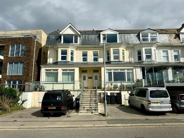 Headland Road, Newquay TR7 2 bed flat to rent £1,150 pcm £265 pw