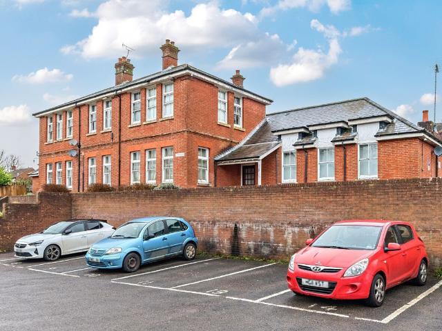 Headley Close, Alresford, Hampshire SO24, 2 bed flat to rent, £1,100 pcm | PrimeLocation