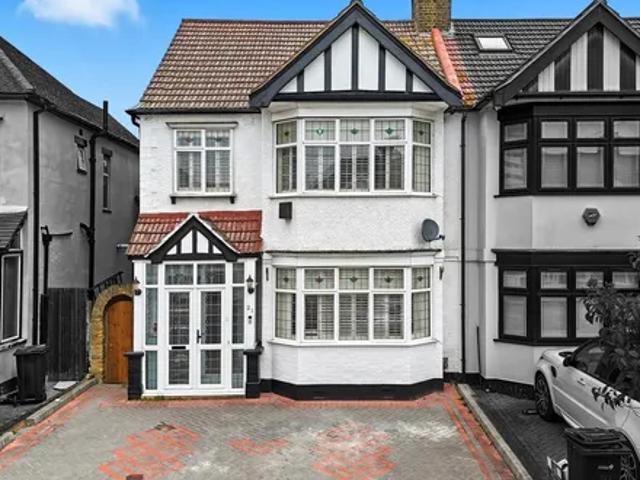 Headley Drive, London, IG2 6SX, United Kingdom | 4 bed house for rent #167260330 | Rentberry