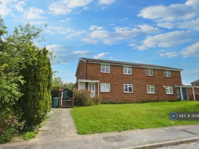 Headley Drive, Tadworth, KT18 2 bed maisonette to rent £1,850 pcm £427 pw