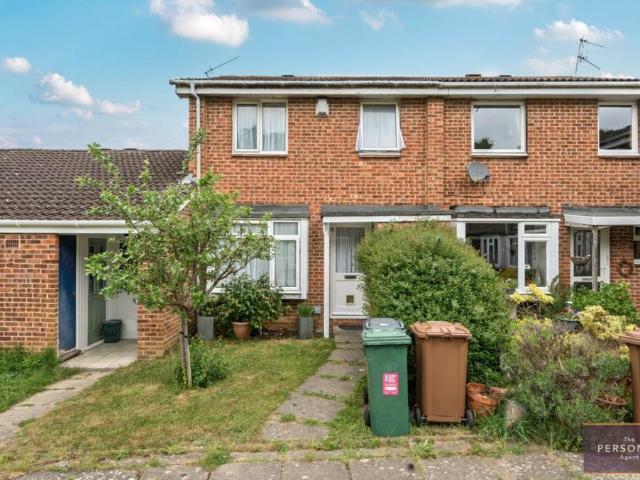 Headley Grove, Tadworth 3 bed semi detached house to rent £1,950 pcm £450 pw