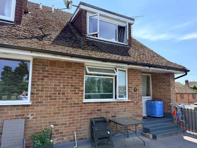 Headley Road, Grayshott, Hindhead GU26, 2 bed maisonette to rent, £1,275 pcm | PrimeLocation
