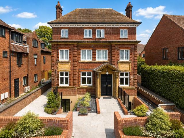Headley Road, Grayshott, Hindhead, Hampshire GU26, 1 bed flat to rent, £2,000 pcm | PrimeLocation