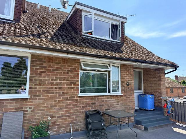 Headley Road, Hindhead GU26 2 bed maisonette to rent £1,275 pcm £294 pw