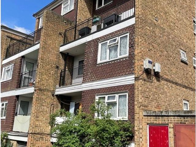 Headley, Surbiton KT5, 2 bed maisonette to rent, £1,950 pcm | PrimeLocation