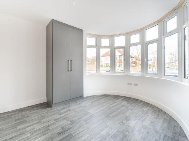 Headstone Gardens, Harrow, HA2 Studio to rent £1,000 pcm £231 pw