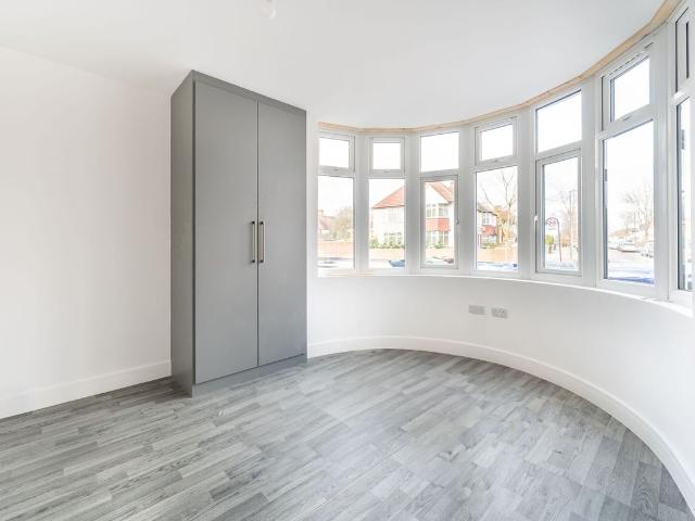 Headstone Gardens, Harrow HA2, Studio to rent, £950 pcm | PrimeLocation