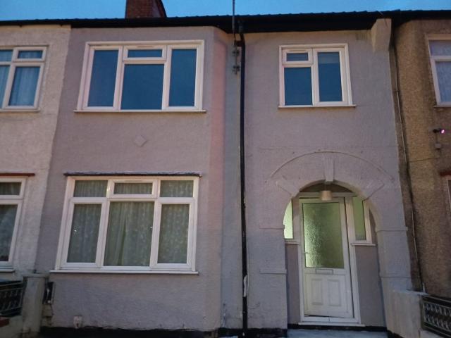 Headstone Drive, Wealdstone HA1, 5 bed terraced house to rent, £2,800 pcm | PrimeLocation