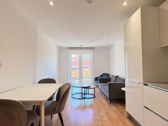 Headstone Road 1 bed flat to rent £1,650 pcm £381 pw