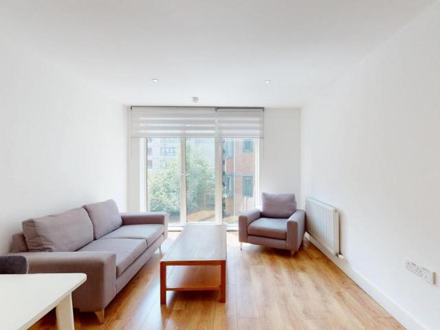 Headstone Road 2 bed flat to rent £2,225 pcm £513 pw