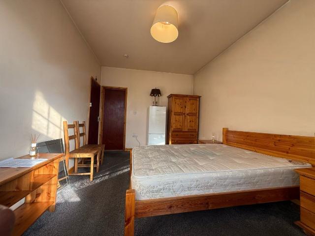Headstone Road, Harrow HA1, Room to rent, £800 pcm | PrimeLocation