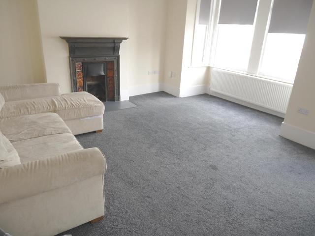 Headstone Road, Harrow HA1 2 bed flat to rent £1,800 pcm £415 pw