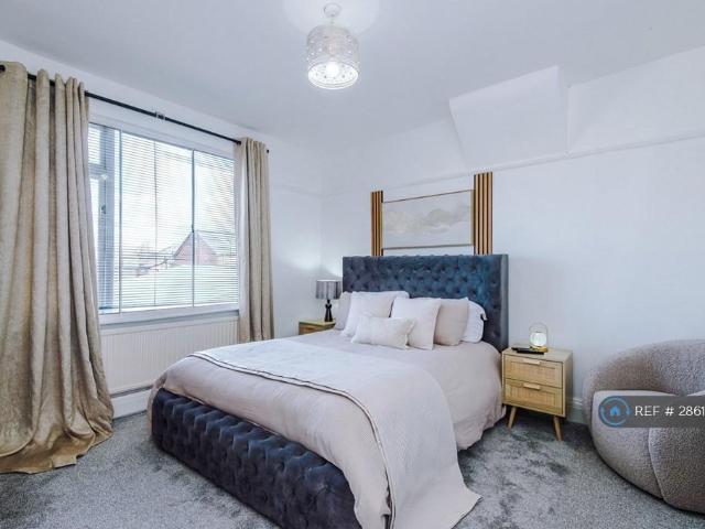 Heald Green, Cheadle, SK8 3 bed flat to rent £2,500 pcm £577 pw