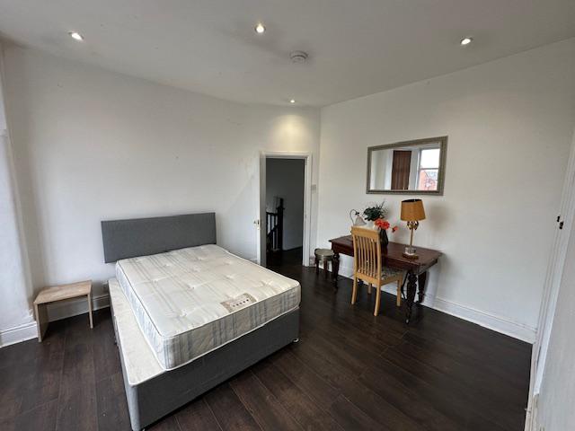 Heald Place, Manchester M14 4 bed end of terrace house to rent £2,400 pcm £554 pw