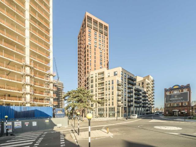 Healum Avenue, Southall UB2, 2 bed flat to rent, £2,000 pcm | PrimeLocation
