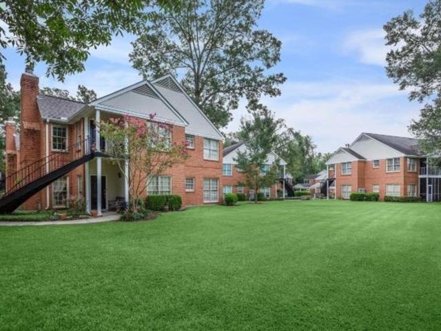 Heart of Baton Rouge Spacious 3 bedroom,2 bathroom Condominium