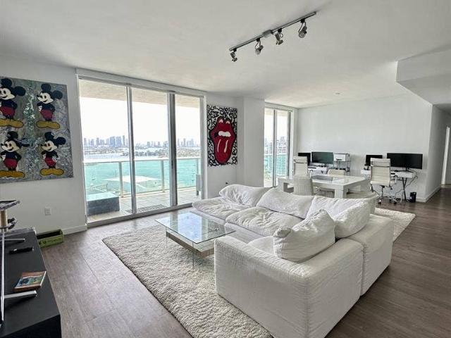 Heart of South Beach / 2000 sq unit