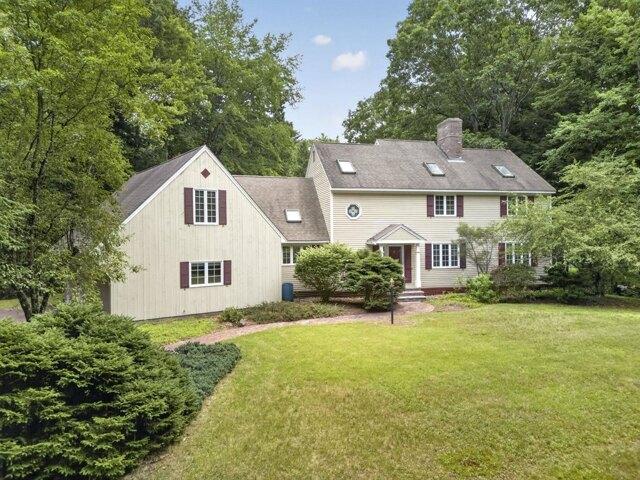 Hearthside Cir, Bedford, Home For Sale