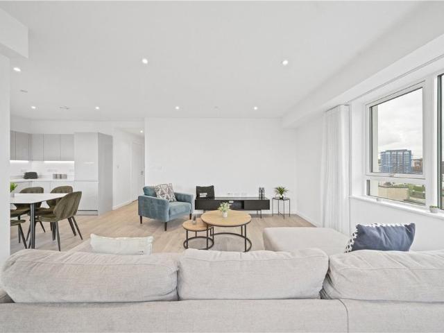 Heartwell Avenue, London, E16 3 bed apartment to rent £3,100 pcm £715 pw