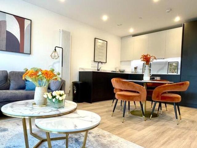 Heartwood Boulevard, London, 1 Bedroom Flat