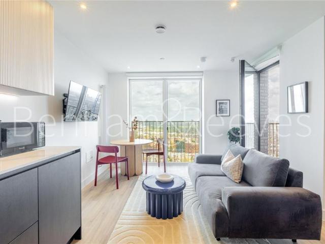 Heartwood Boulevard, London, W3 Studio to rent £1,800 pcm £415 pw