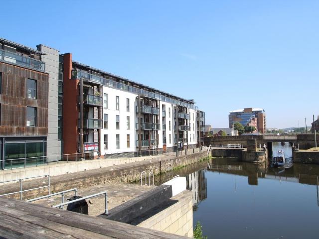 Hebble Wharf, Navigation Walk, Wakefield, West Yorkshire WF1, 2 bed flat to rent, £925 pcm | PrimeLocation
