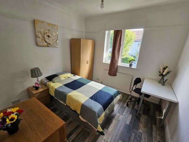 Heber Road, London NW2, Room to rent, £750 pcm | PrimeLocation