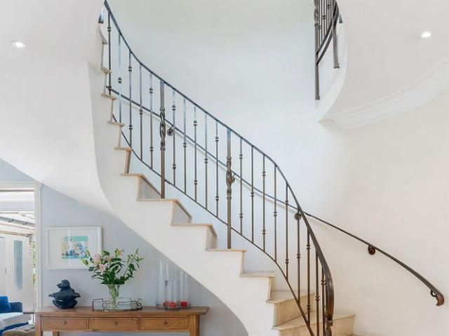 Heckets Court, Esher, KT10