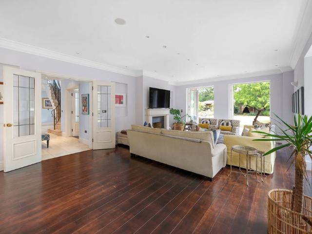 Heckets Court, Esher, KT10