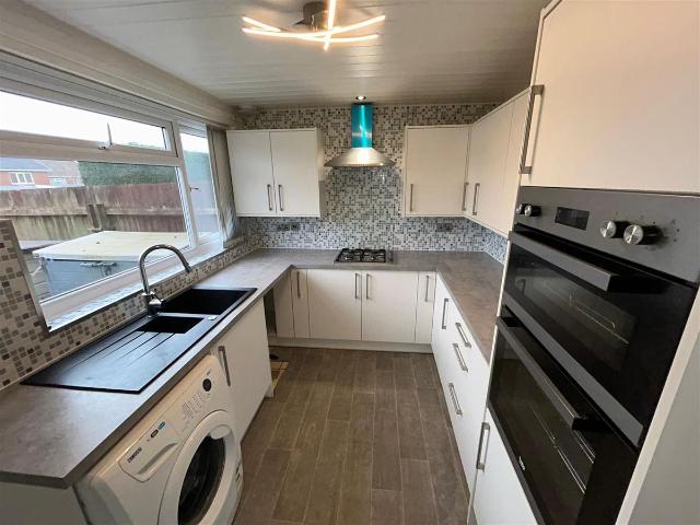 Heddington Gardens, Arnold NG5, 3 bed property to rent, £1,250 pcm | PrimeLocation