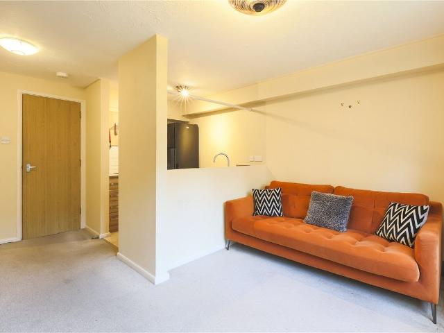 Heddington Grove, Islington, London N7, 1 bed flat to rent, £1,700 pcm | PrimeLocation