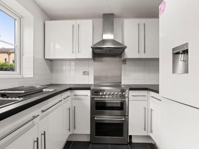 Heddington Grove, London 1 bed flat to rent £2,100 pcm £485 pw