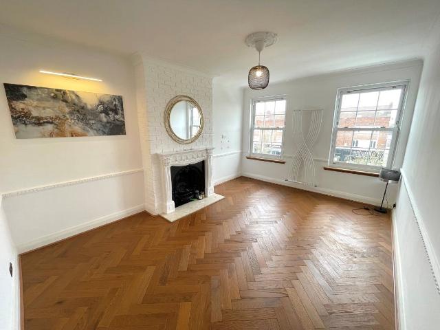 Heddon Court, Cockfosters EN4, 3 bed maisonette to rent, £2,150 pcm | PrimeLocation