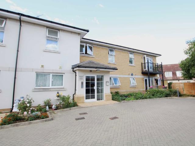 Hedera Place, Hounslow TW4, 2 bed flat to rent, £1,950 pcm | PrimeLocation