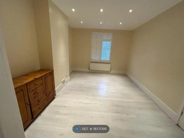 Hedgemans Road, Dagenham RM9, 2 bed terraced house to rent, £2,000 pcm | PrimeLocation