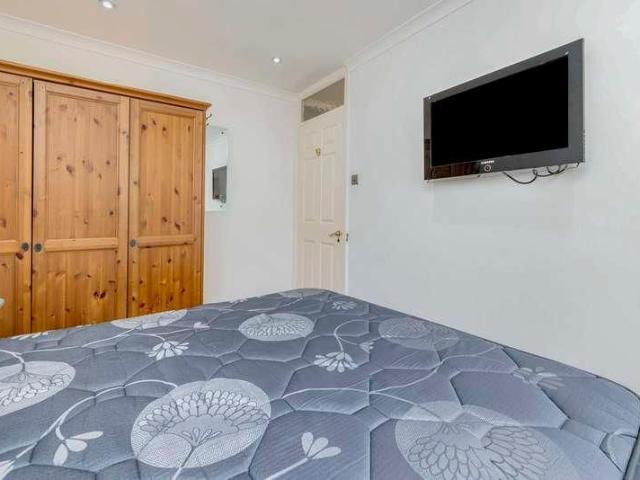Hedingham Close, Horley, Surrey, RH6
