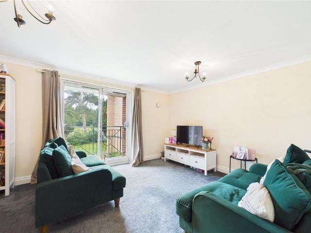 Hedingham Mews, All Saints Avenue. 2 bed maisonette to rent £1,600 pcm £369 pw
