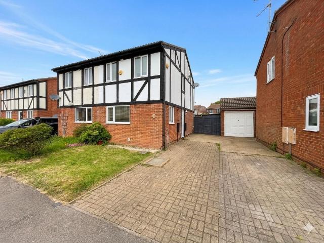 Hedley Rise, Luton, Bedfordshire LU2, 3 bed semi detached house to rent, £1,550 pcm | PrimeLocation