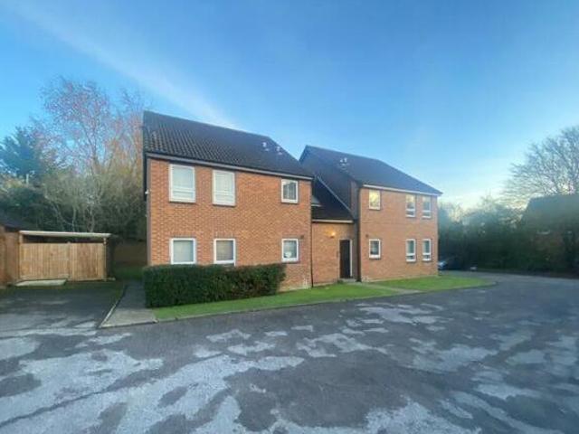 Heideck Gardens, Hutton, Studio Flat For