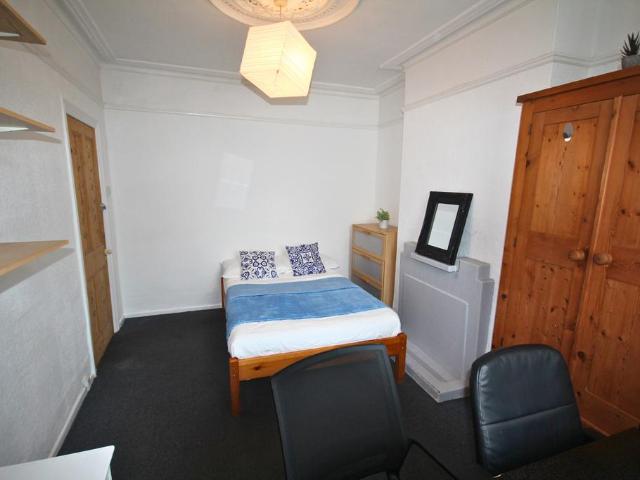 Heidelberg Road, Southsea PO4 4 bed terraced house to rent £2,020 pcm £466 pw