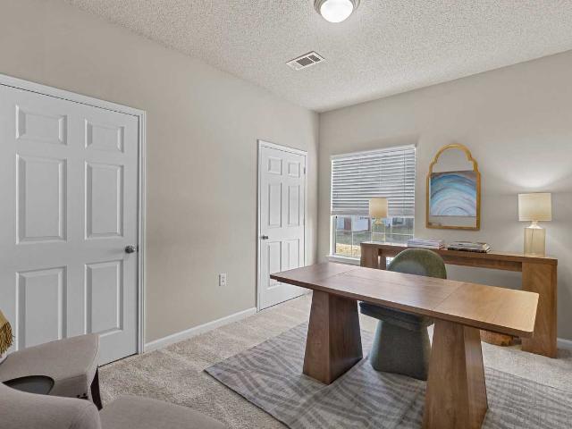 Heights at New Garden 1 Bedroom Apartment for Rent at 1509 New Garden Rd Apt 1h, Greensboro, NC 27410 Friendly Lakes
