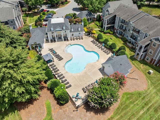 Heights at New Garden 2 Bedroom Apartment for Rent at 1509 New Garden Rd Apt 1h, Greensboro, NC 27410 Friendly Lakes