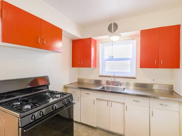 Heirlooms of Cincinnati 1 Bedroom Apartment for Rent at 1992 E Seymour Ave, Cincinnati, OH 45237 Roselawn