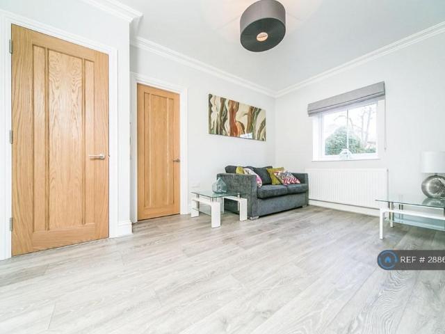 Helena House, Reading, RG1 1 bed flat to rent £1,240 pcm £286 pw
